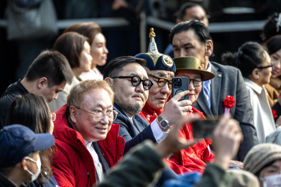 Crowds welcome sumo's newest grand champion in ancient ceremony