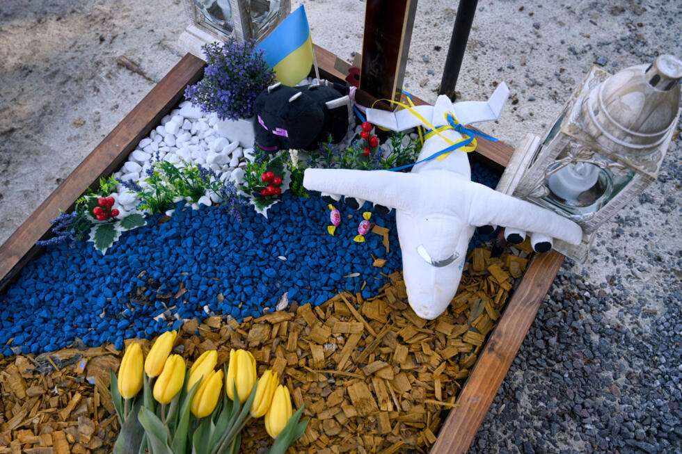 Love, pain and loss at historic Ukraine cemetery