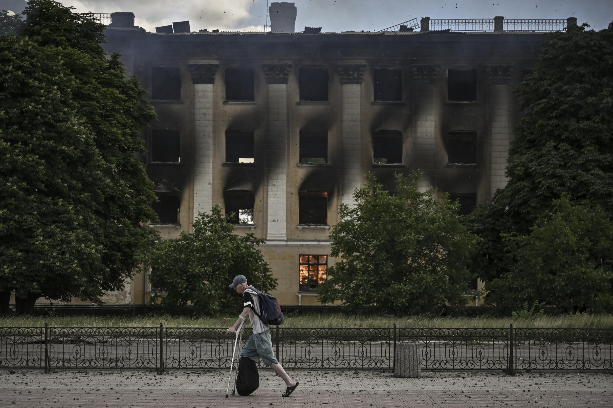 Ukraine says fate of Donbas rests in battleground city