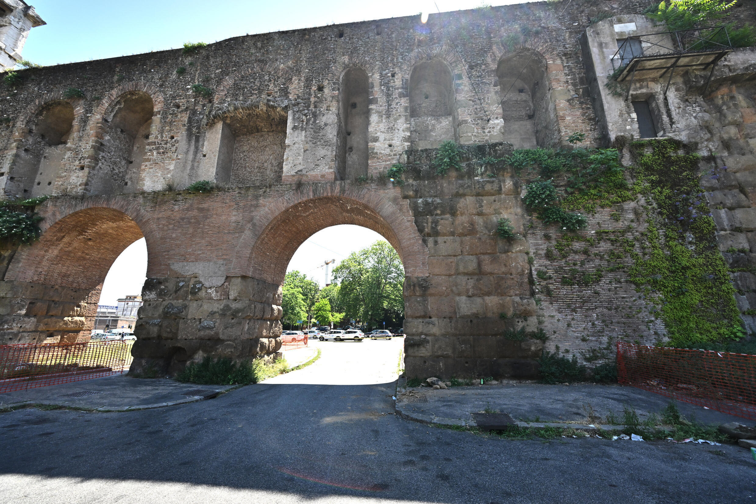 Roman gate closed after bits of ancient stone fall off