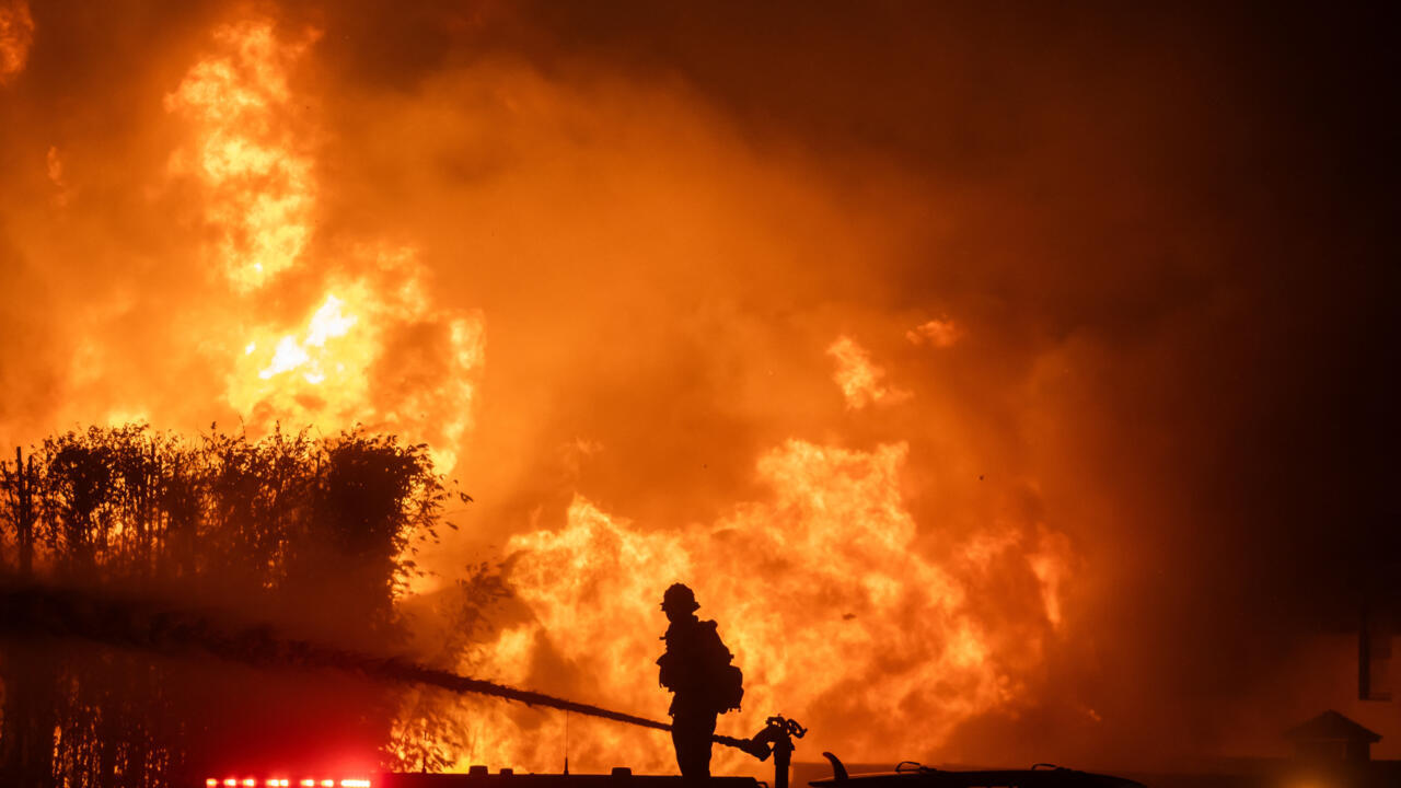 Wildfires, Santa Ana winds keep Los Angeles on 'particularly dangerous ...