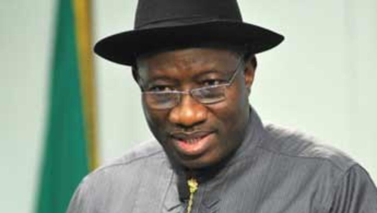 Goodluck Jonathan is sworn in as president