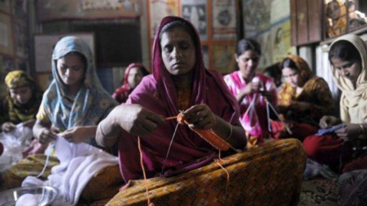 Textile workers' protest ends in deadly clashes with police