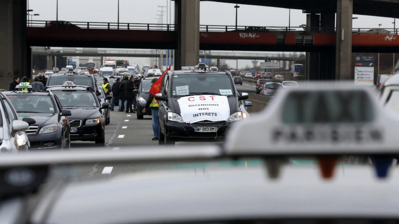 Mass taxi strike strands Paris commuters, tourists - France 24