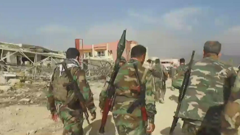 Video: Iraqi Kurdish forces discover IS tunnels near Mosul