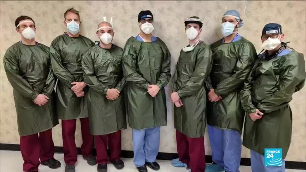 Fashion designers sew medical gowns for New York hospital staff - France 24