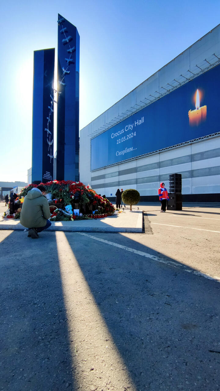 Hundreds pay tribute to Russia's deadly Crocus attack