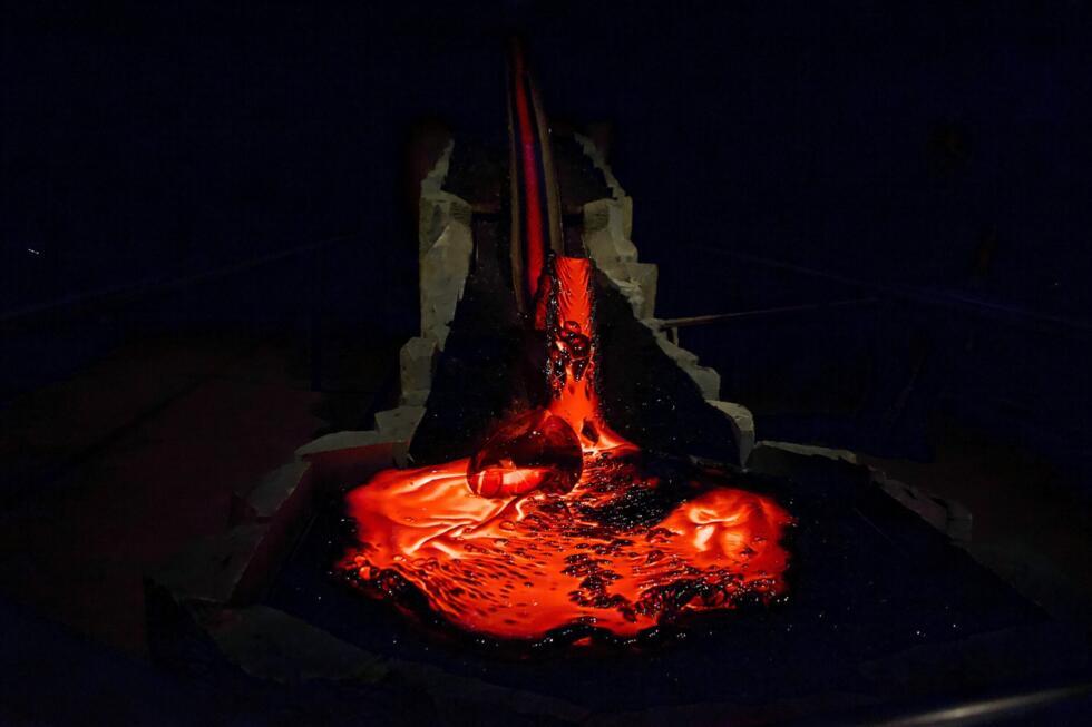 La lave coule à Reykjavik dans un spectacle plus vrai que nature