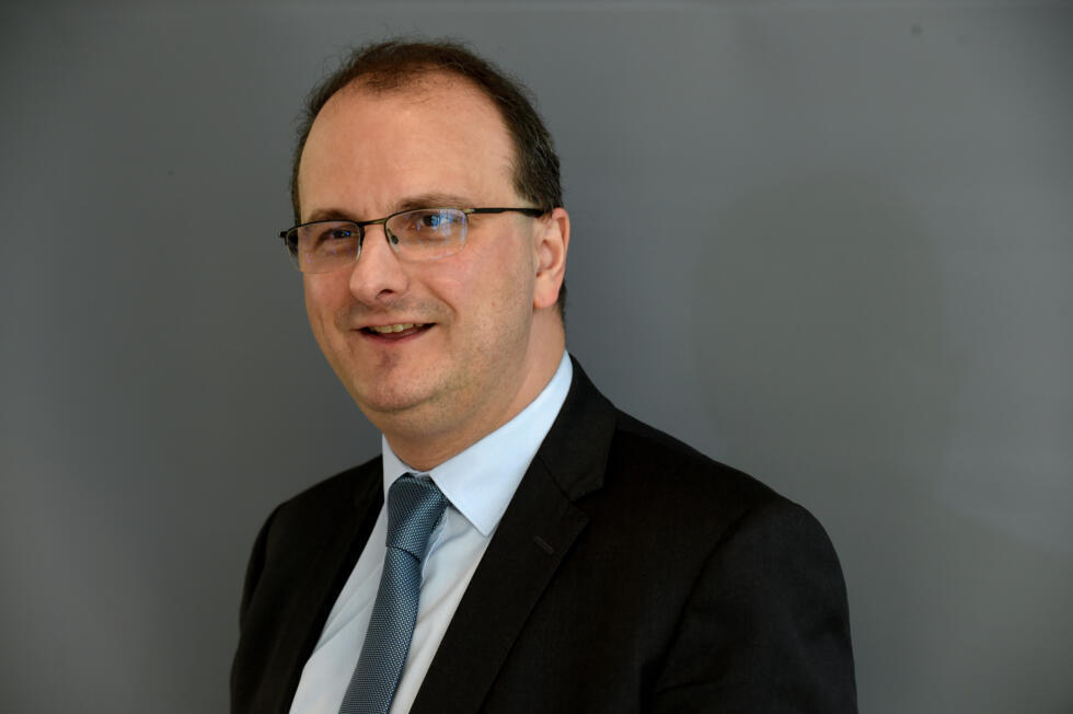 Succession à la tête d'ADP: Emmanuel Macron propose le directeur ...