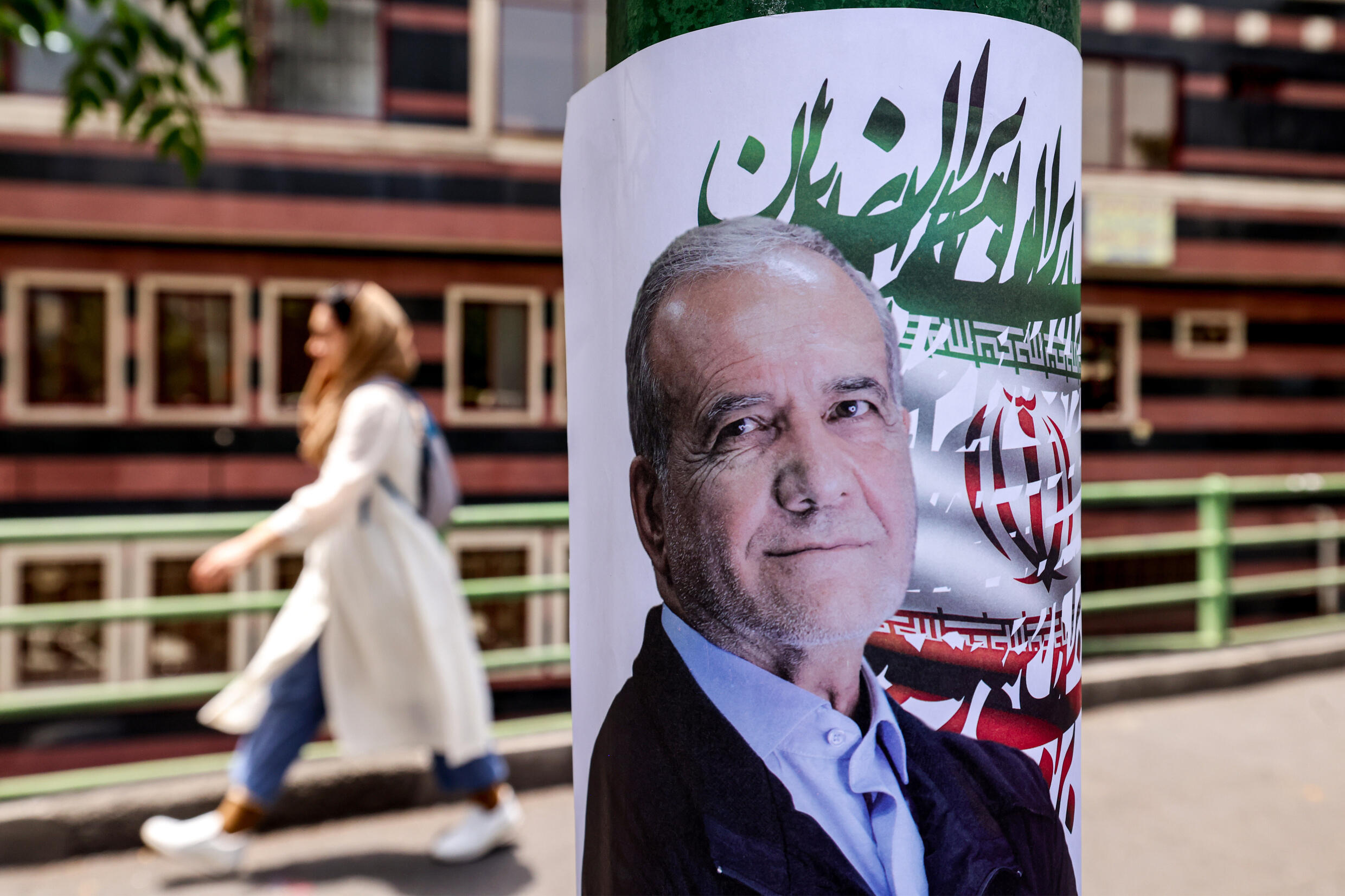 Reformist, ultraconservative in Iran presidential runoff