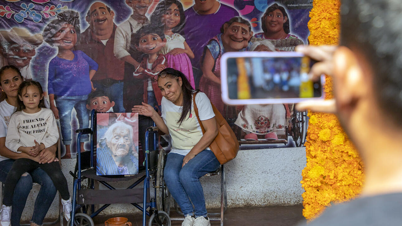 En México, el cariño por la "verdadera" Mamá Coco se agiganta en el Día ...