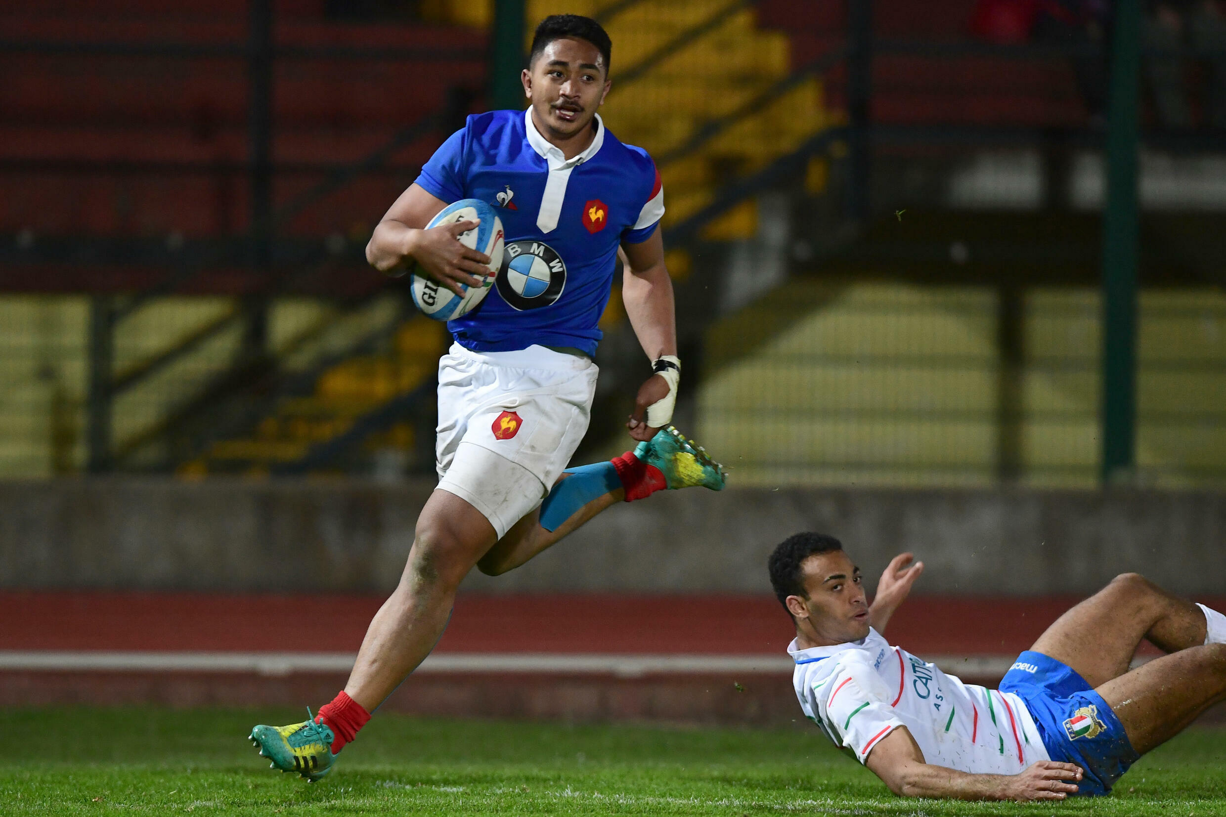 XV de France: l'ascension express de Yoram Moefana