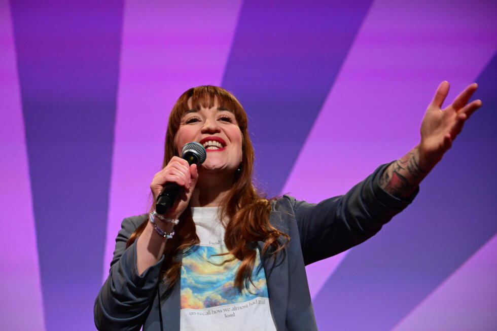 German far left in surprise comeback ahead of election