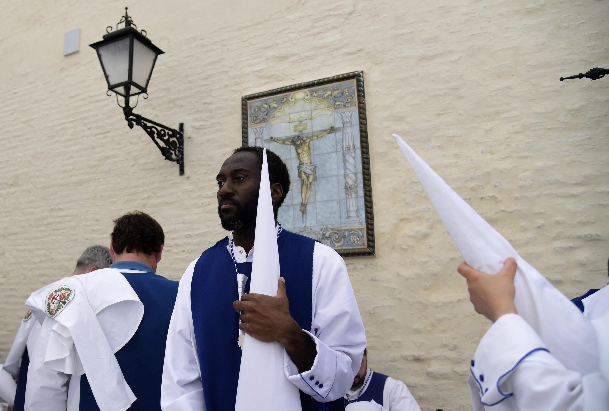 La "Hermandad de los Negritos" de Sevilla exhibe con orgullo su pasado ...