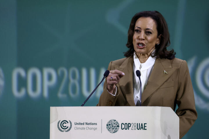 El clima, tema de desinformación de Donald Trump contra Kamala Harris