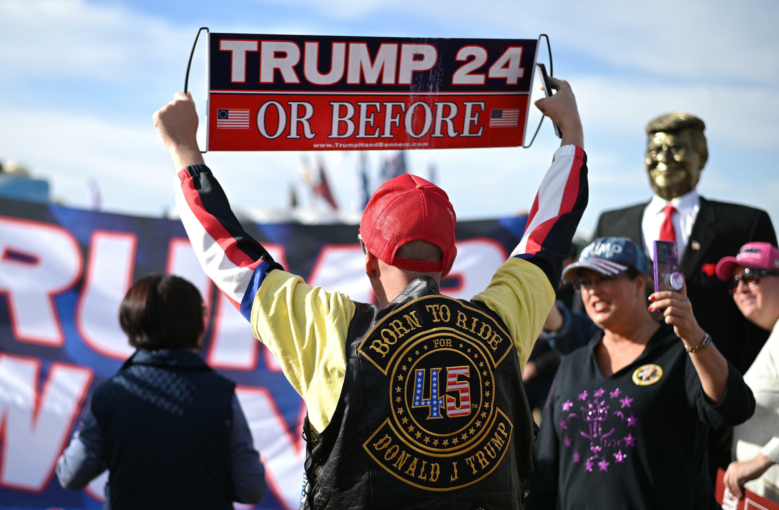 Trump to rally faithful in Arizona
