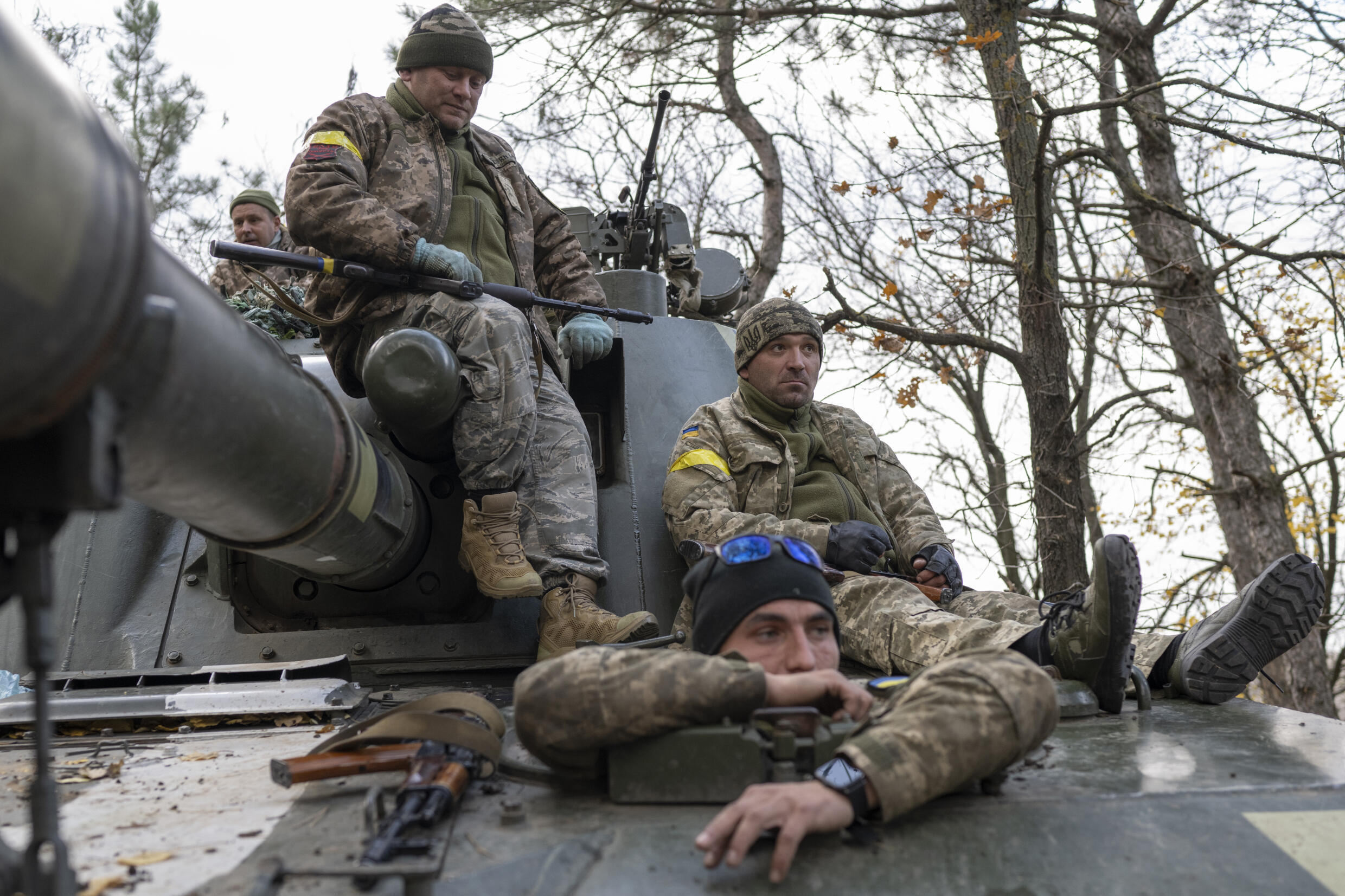 Artillery battles engulf Ukraine's southern front