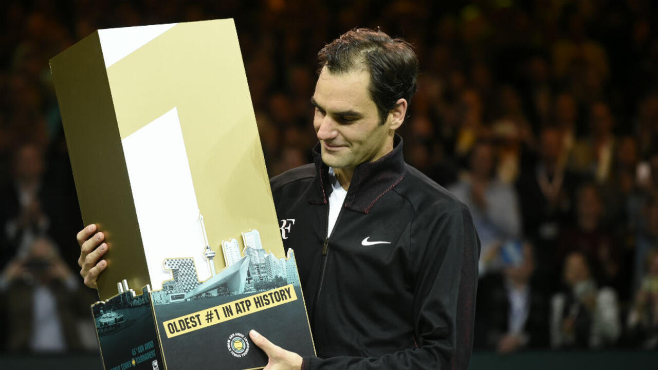 Federer becomes oldest world number one