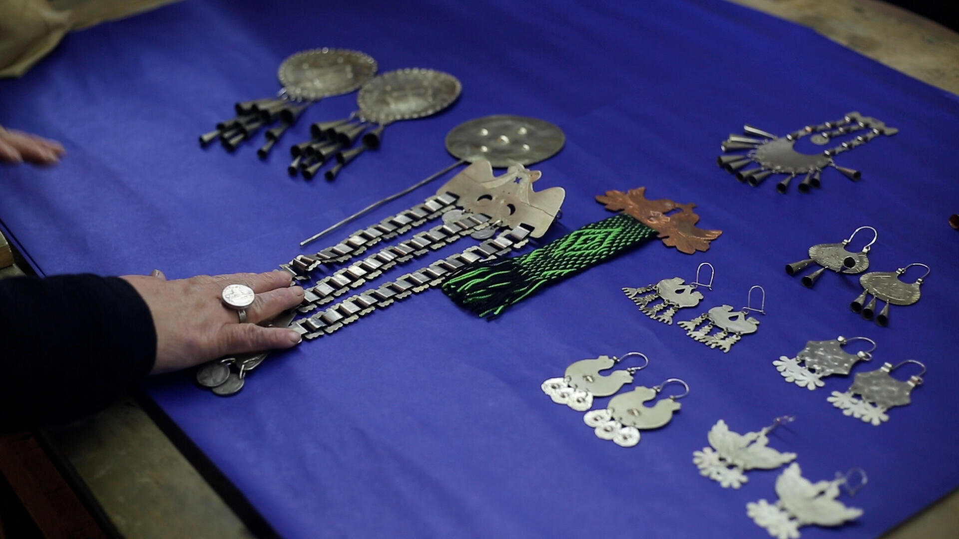 Joyas mapuche: historias y biografías inmortalizadas en plata