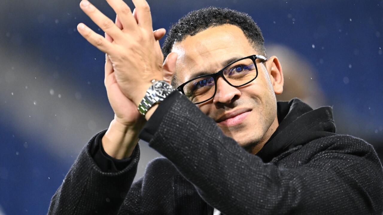 Strasbourg coach Rosenior meeting with Chelsea chiefs - reports