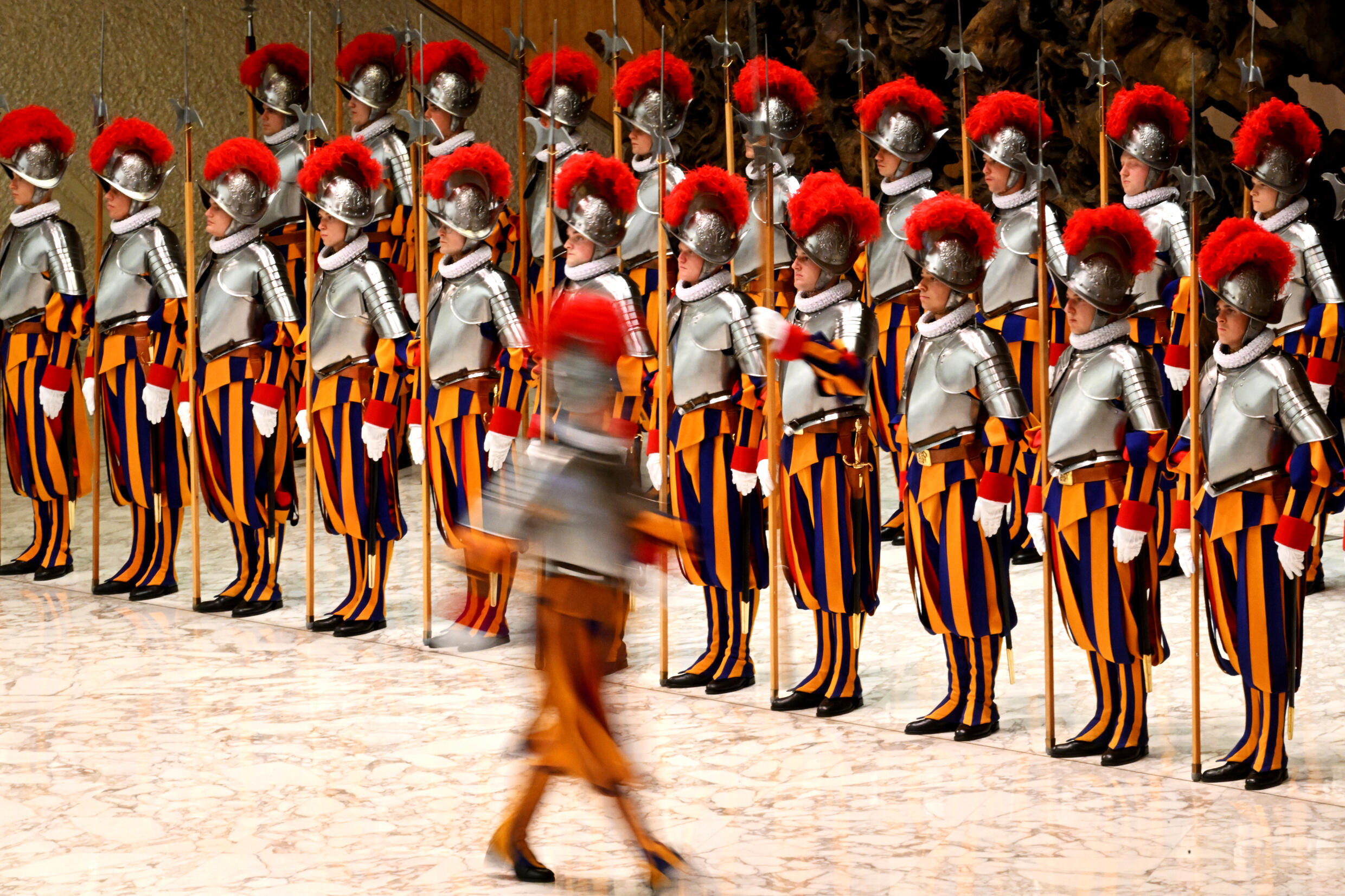 New batch of Swiss Guards take up their halberds