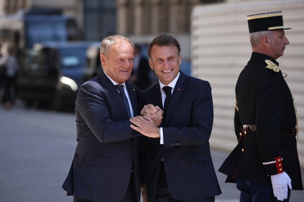 France, Poland sign treaty with mutual defence pledge