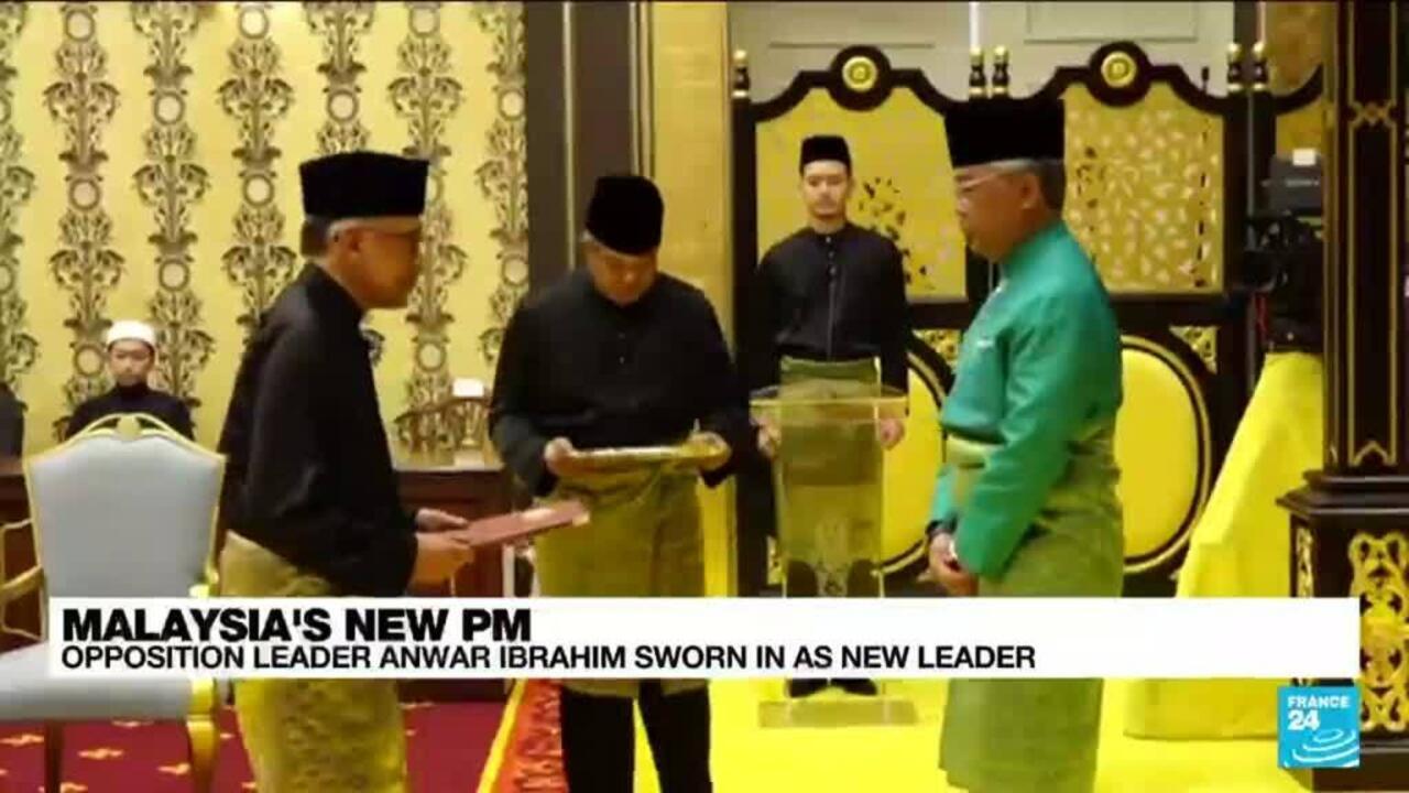 Malaysia's Anwar sworn in as PM, ending decades-long wait - France 24