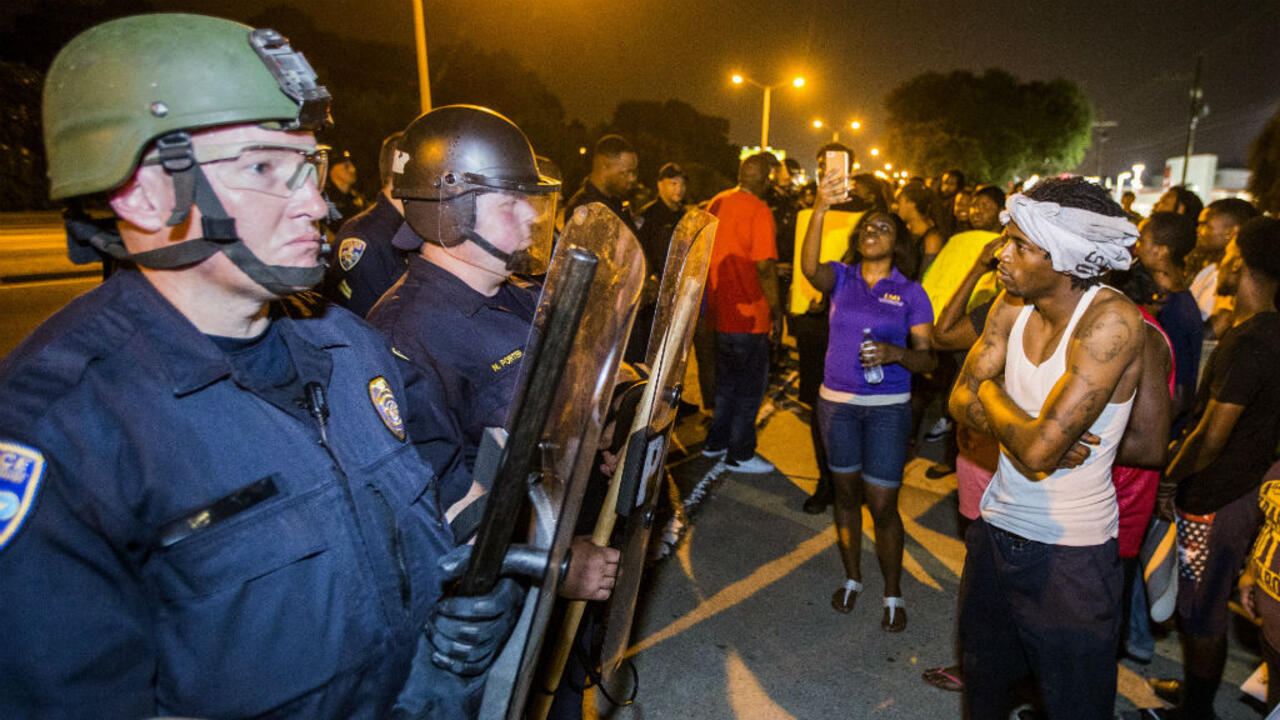 Manifestations contre les violences policières faites aux noirs-américains