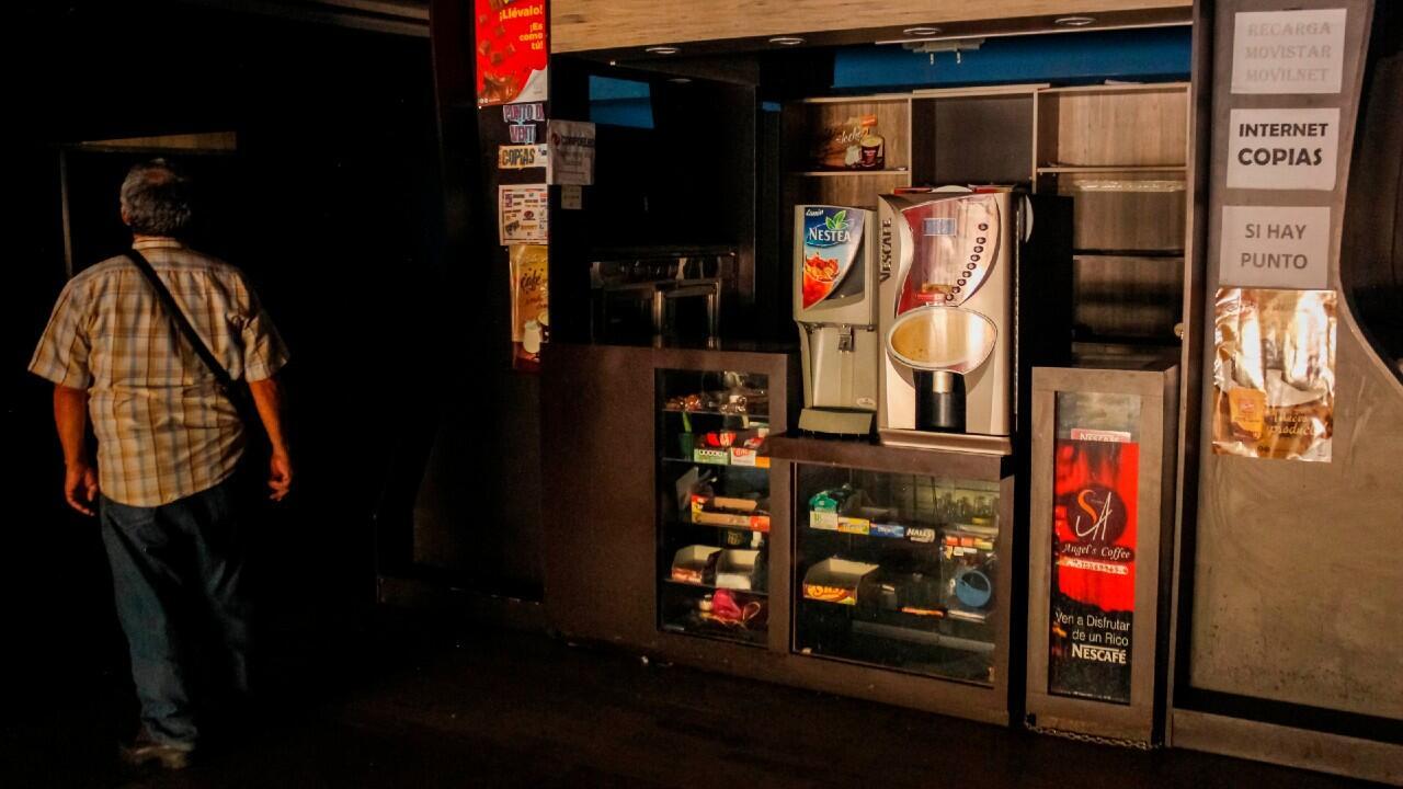 Venezuela: un año de los apagones eléctricos que dejaron a oscuras al ...