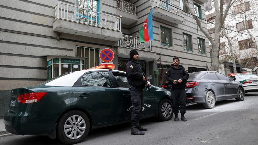 Atentado en la embajada de Azerbaiyán en Irán eleva las tensiones entre ...