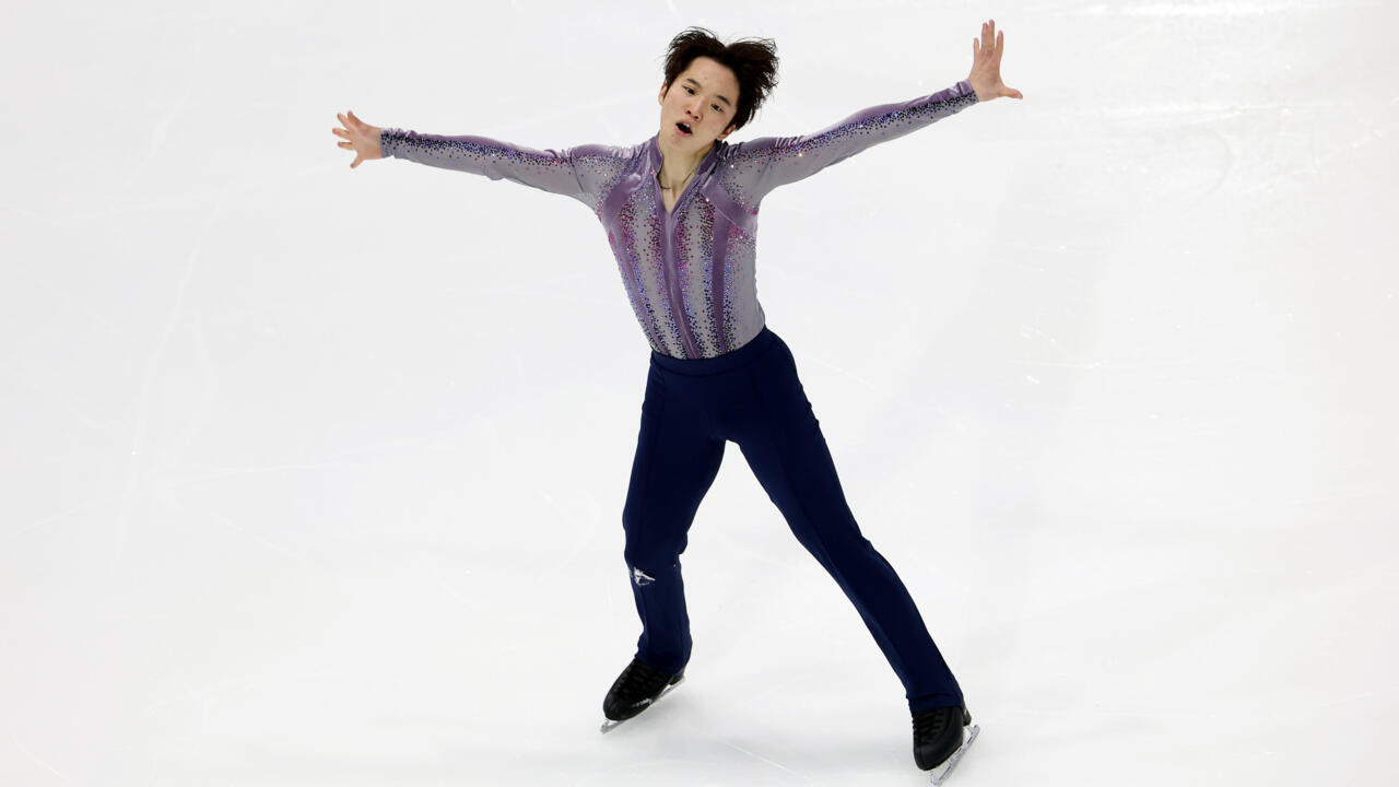 Japan's Tomono leads after men's short program at Skate America