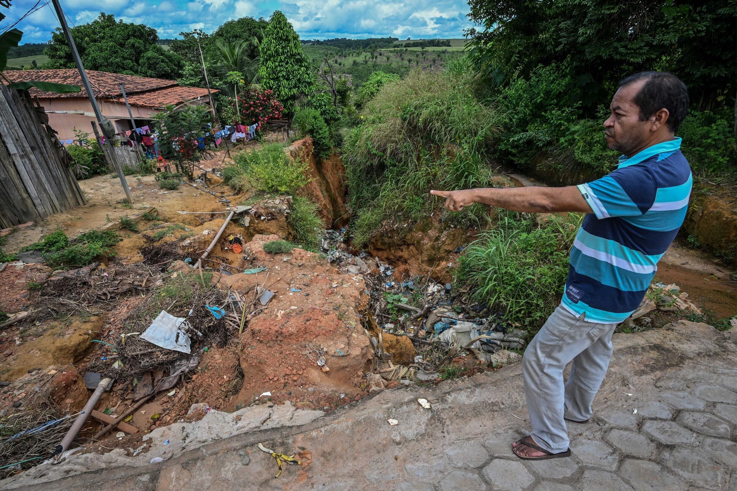 In Brazil, a damaged city lives on edge of abyss