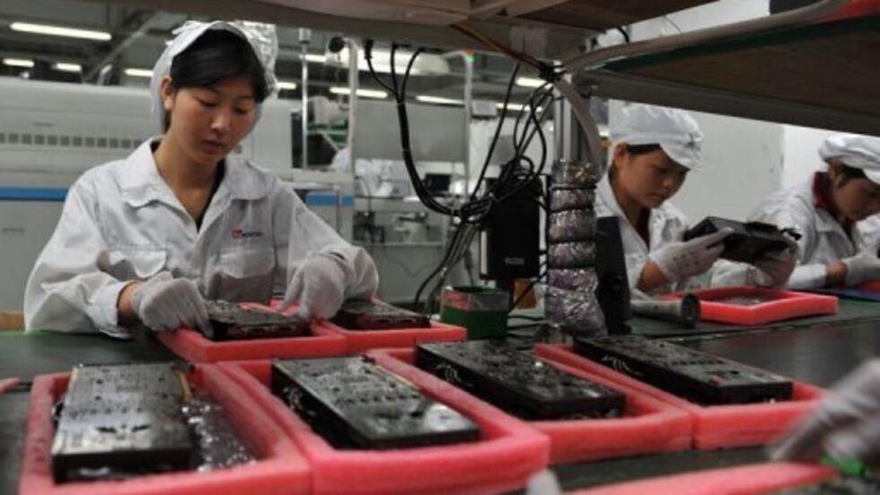 Suicide-hit Foxconn grants workers second pay rise