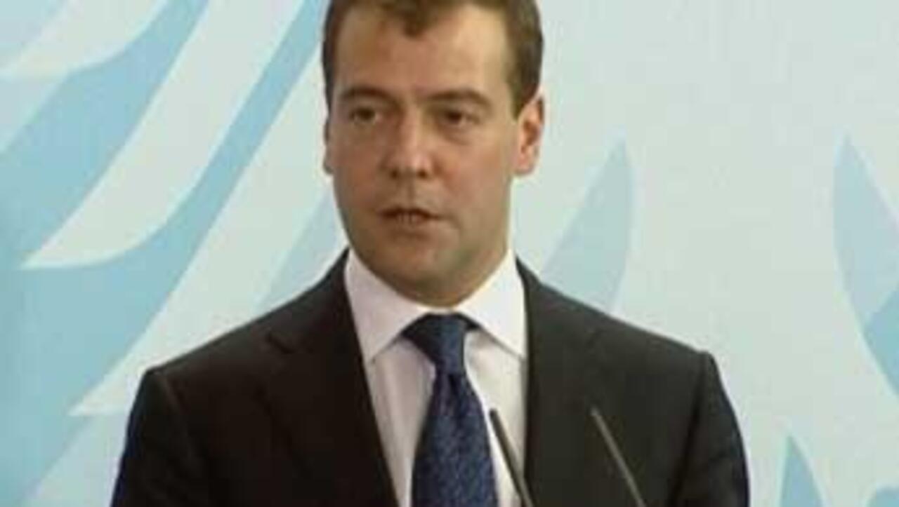 Medvedev stresses energy on German visit