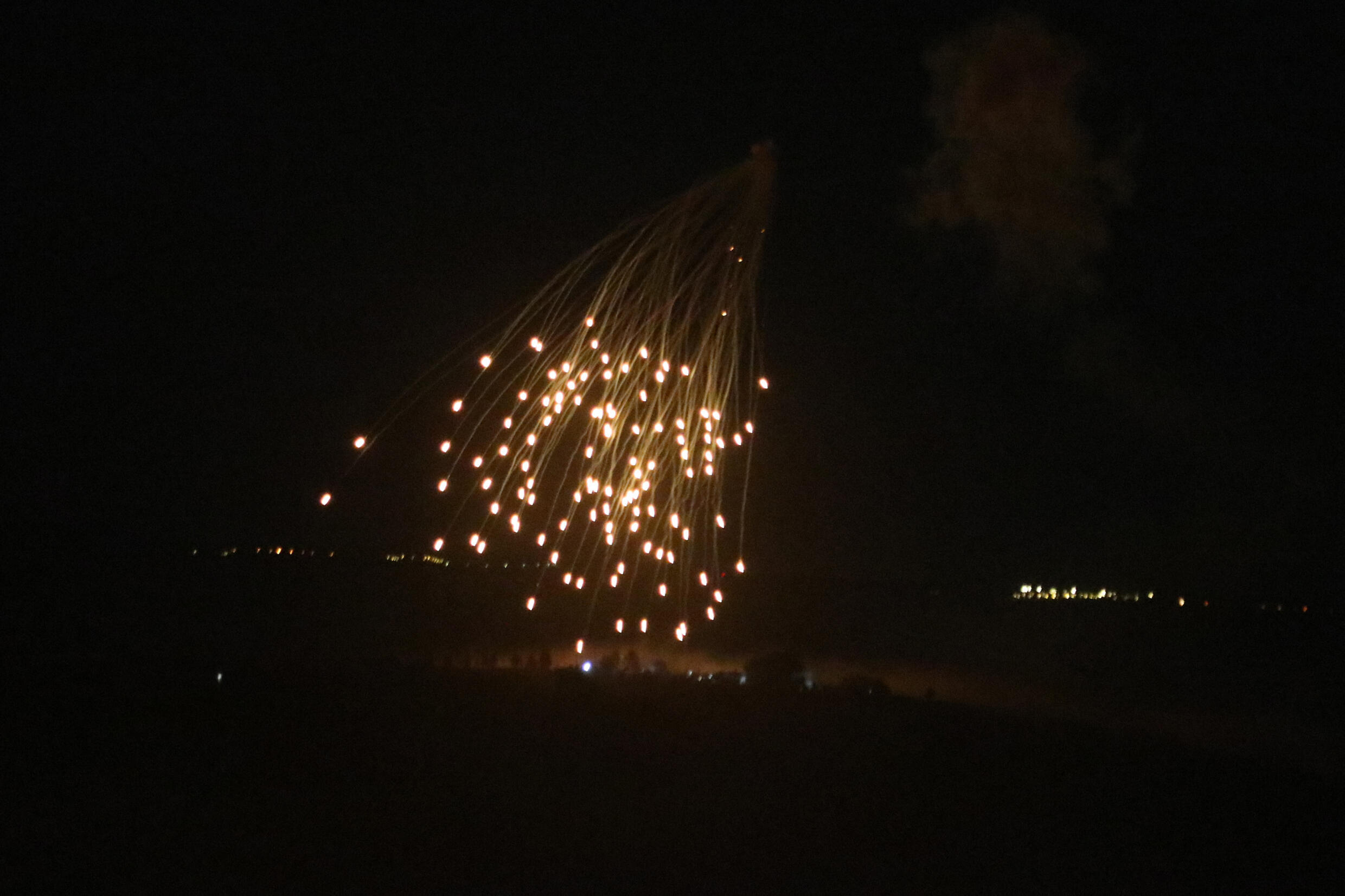 Israel using white phosphorus in military operations in Lebanon, rights ...