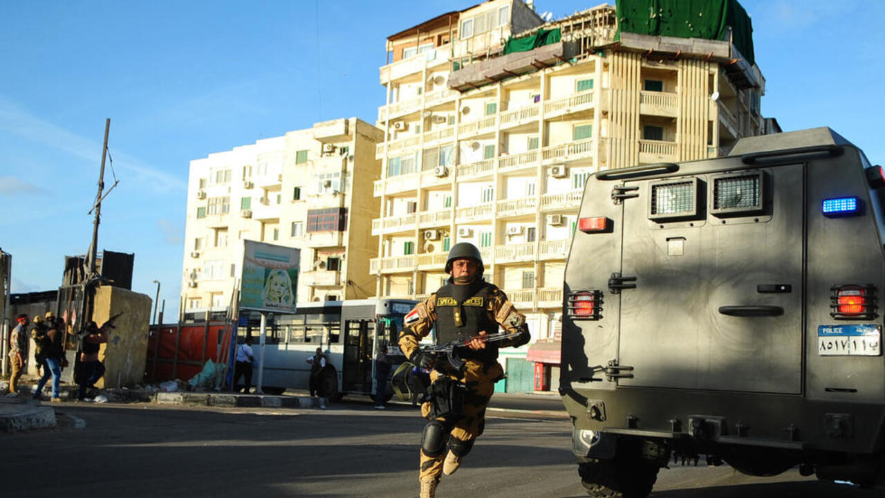 Egypt police raid news outlet after journalist arrest