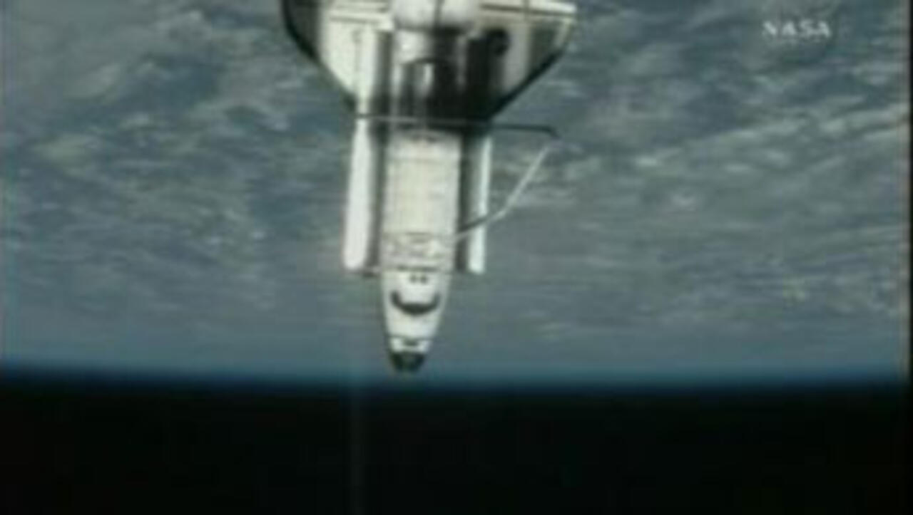 Endeavour lands smoothly in California