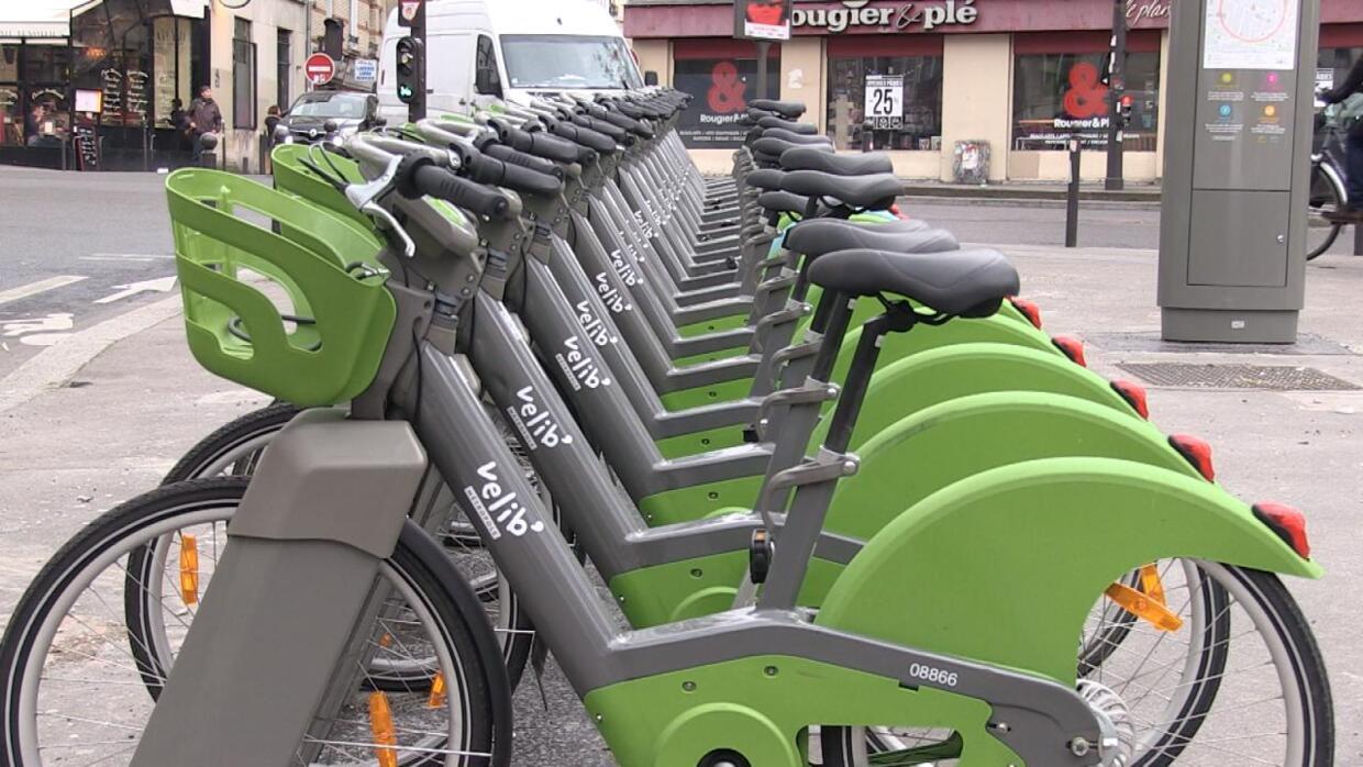 Paris bike-sharing scheme struggles with soaring demand during strike ...