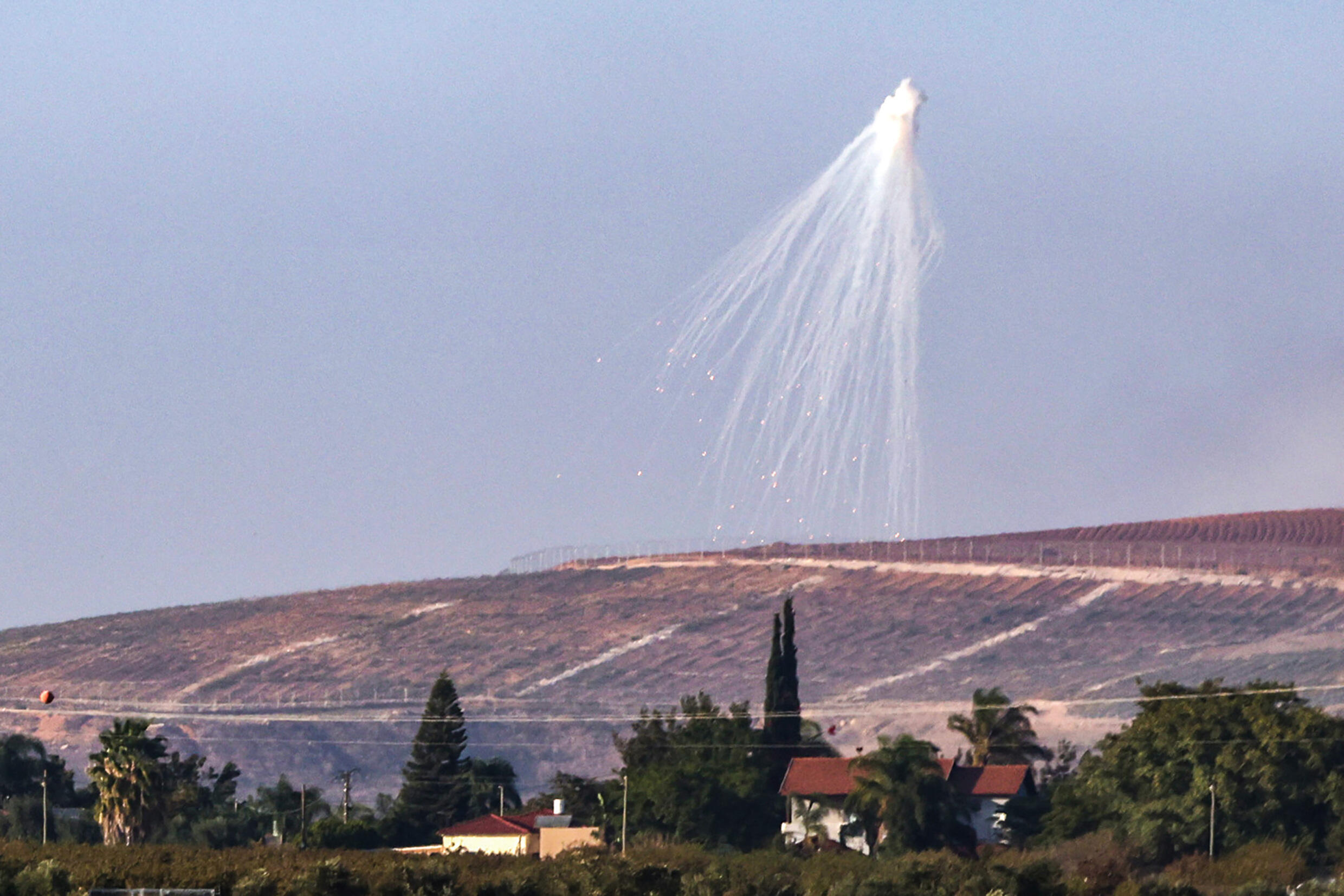 Israel using white phosphorus in military operations in Lebanon, rights ...