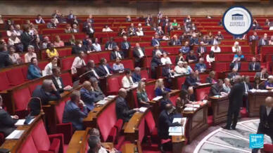 French PM and Socialists raise the stakes ahead of key social security ...