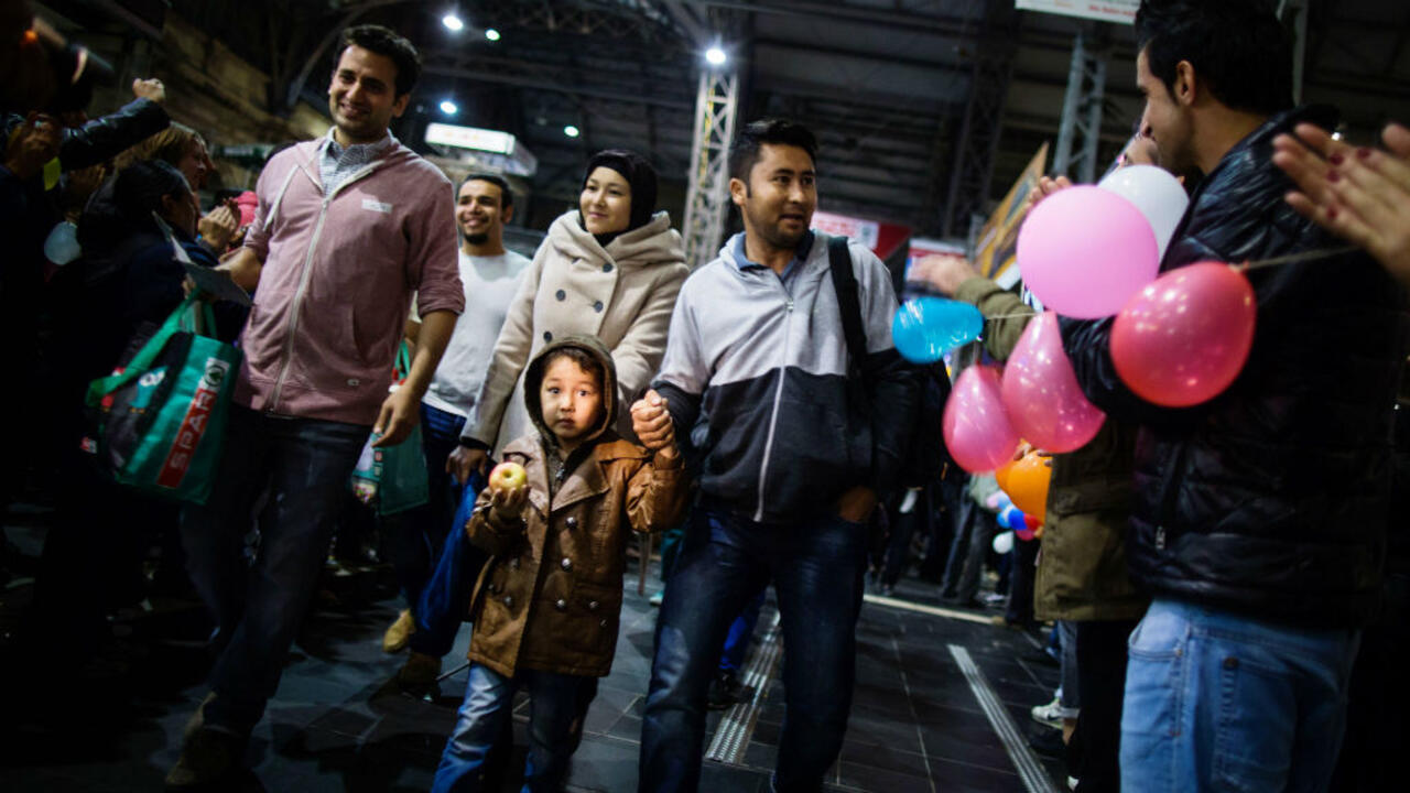 Thousands more migrants arrive in Germany