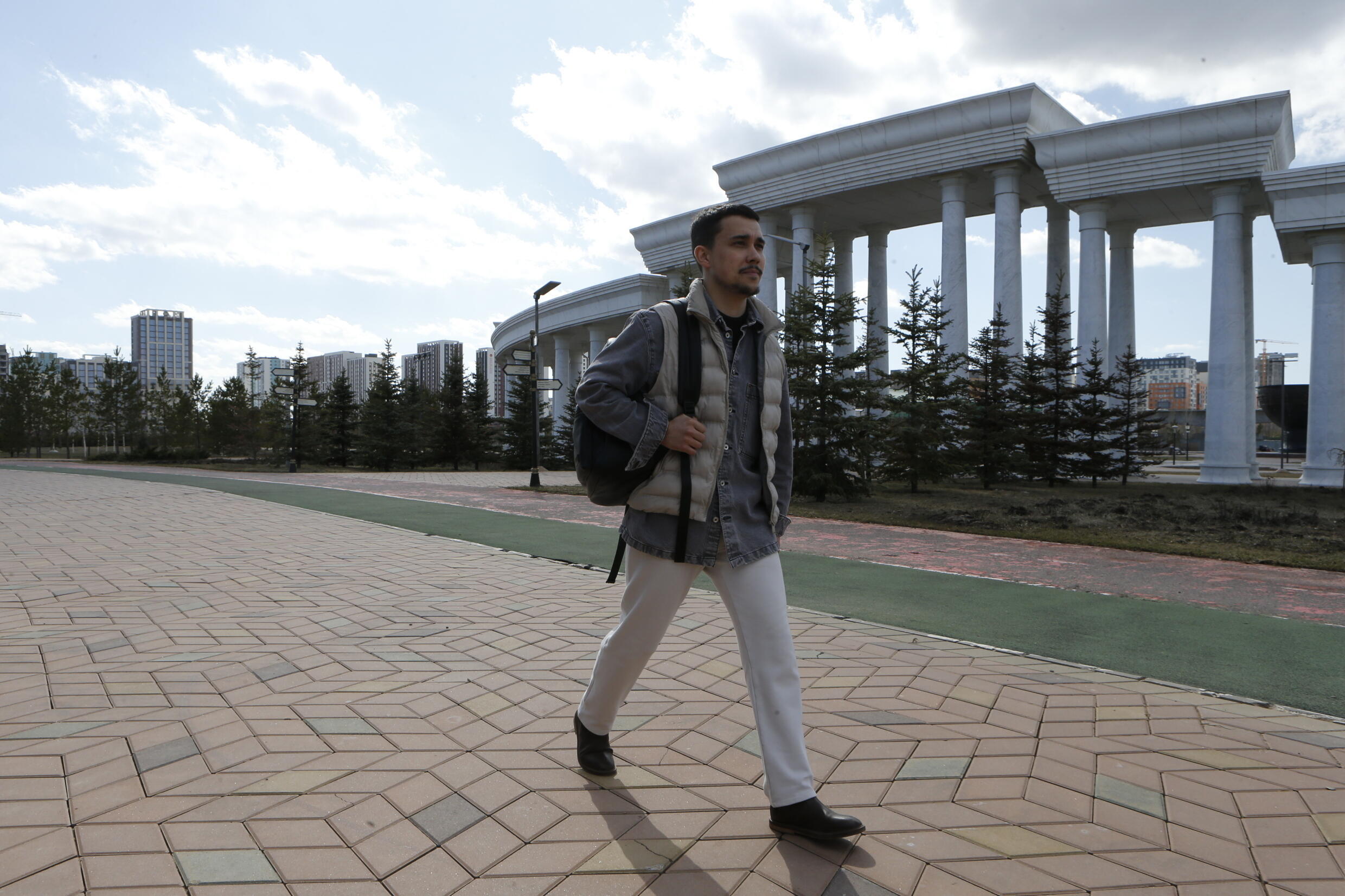 Shunned by West, Russian army deserters live in fear