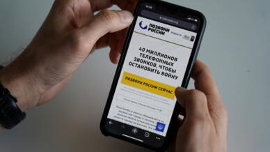 ‘At first people yelled’: #CallRussia activists fight the Kremlin's ...