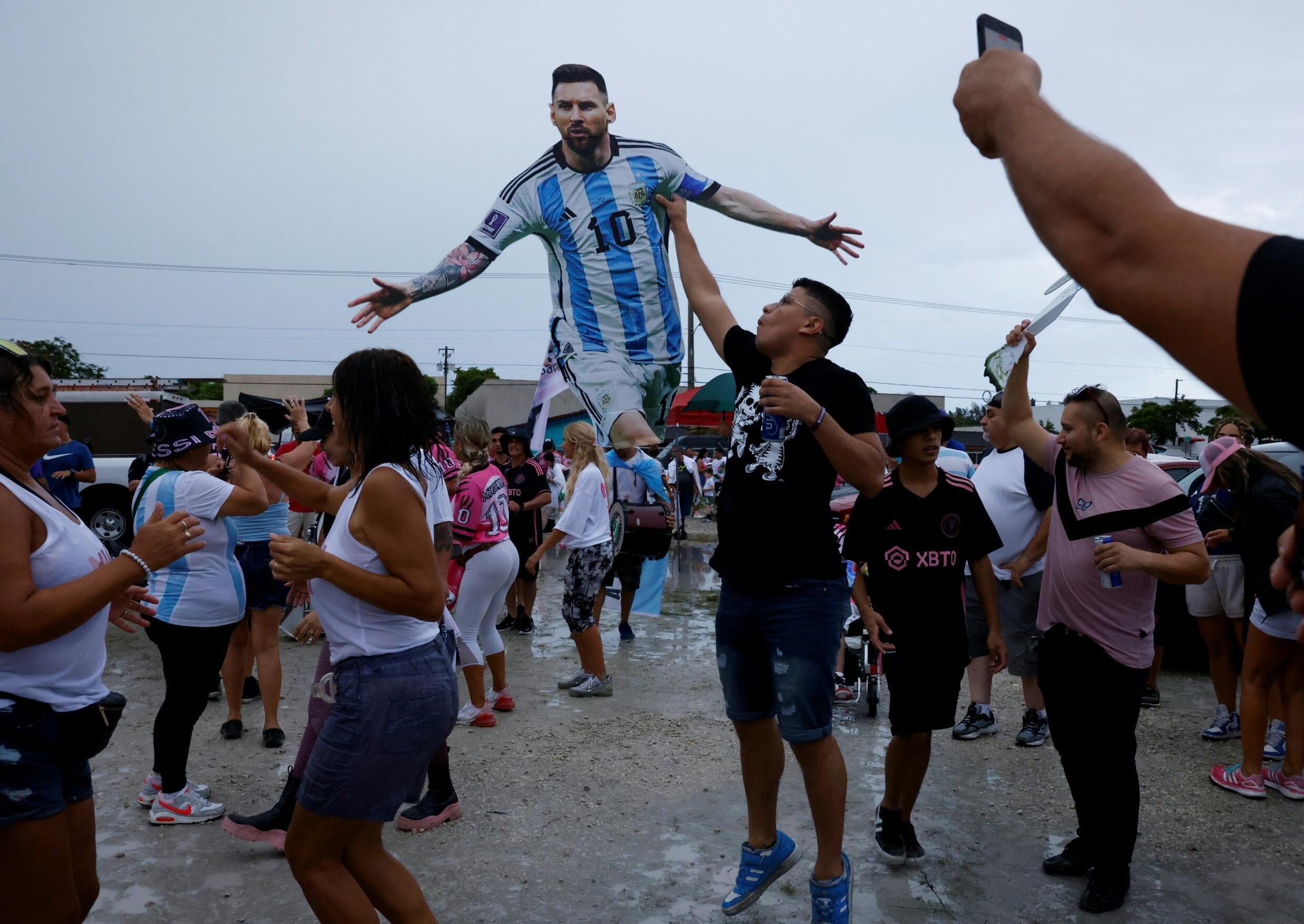 Messi hailed as 'America's number 10' as he greets rapturous Miami fans