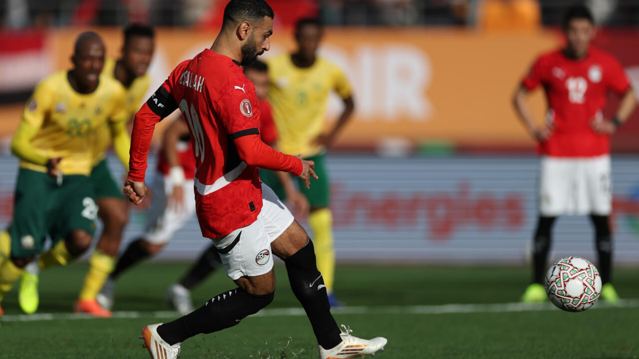 Salah helps 10-man Egypt beat South Africa and book last-16 place