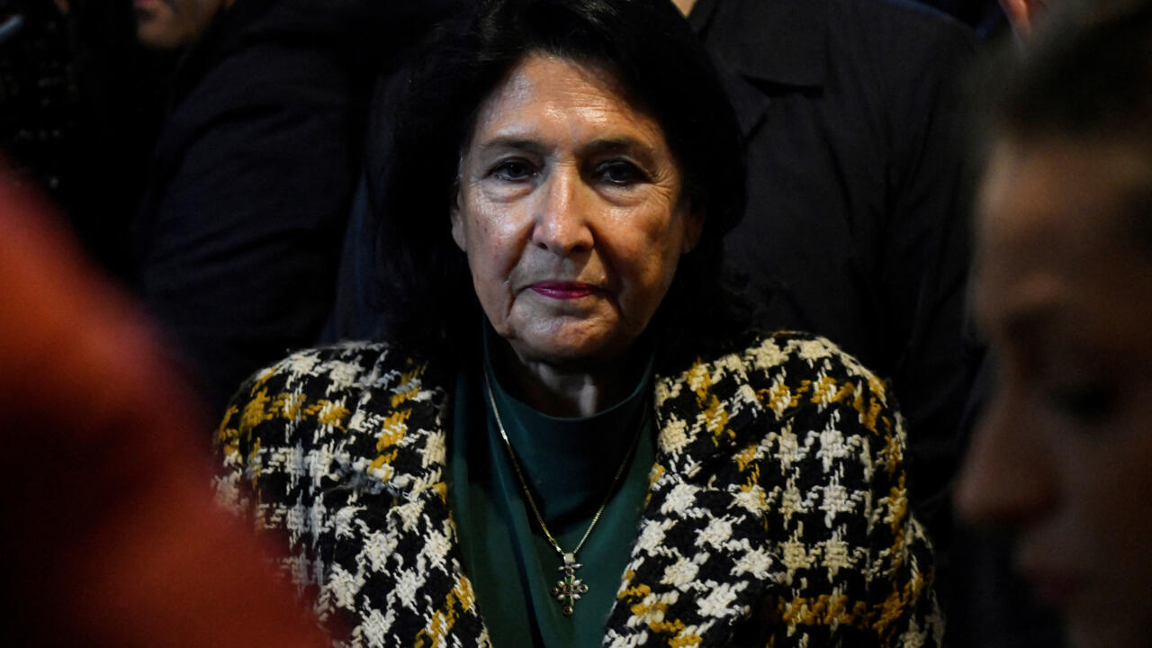 Presidenta de Georgia denuncia "robo" de elecciones, mientras la UE y ...