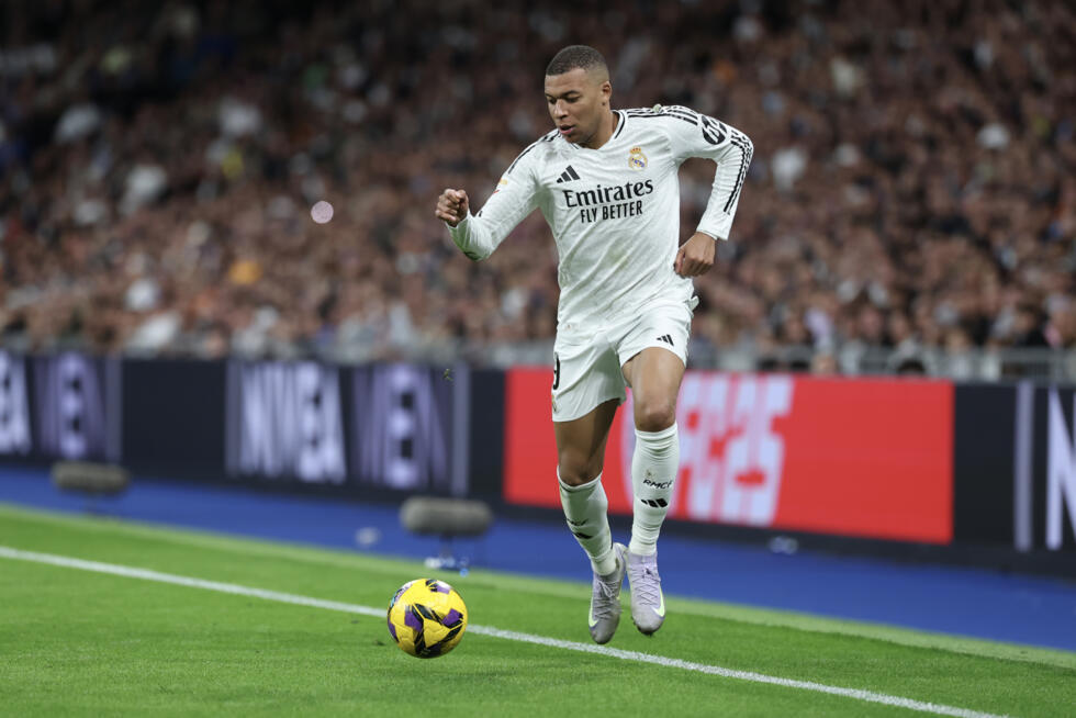 Lewandowski, Mbappe duel fuelling tight La Liga title race