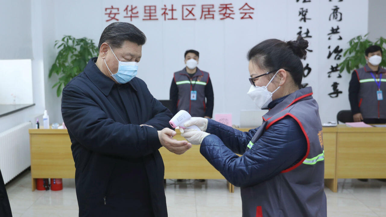 China’s Xi dons mask for rare hospital visit as more than 900 die of ...