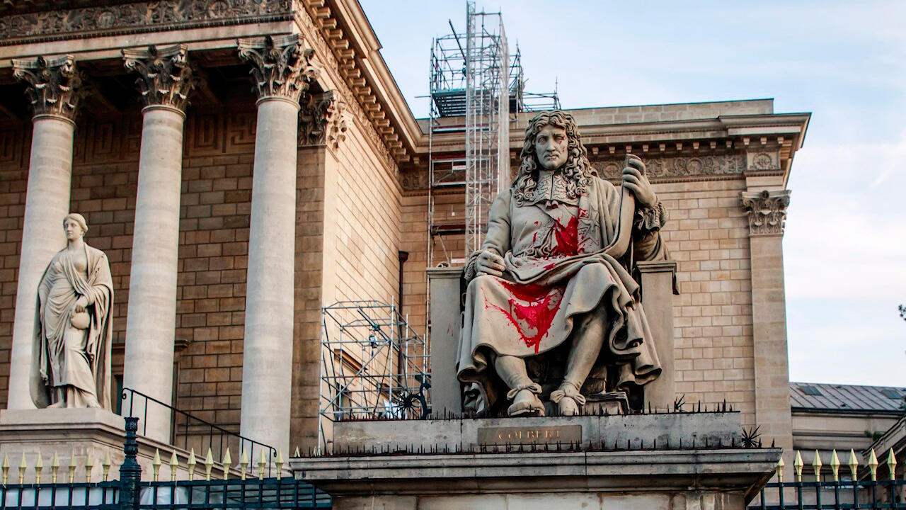 Vandalizan en París la estatua de Jean-Baptiste Colbert, ministro de ...