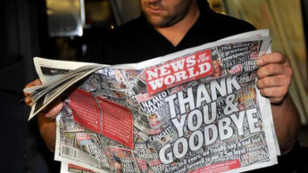 UK tabloid News of the World publishes last ever issue